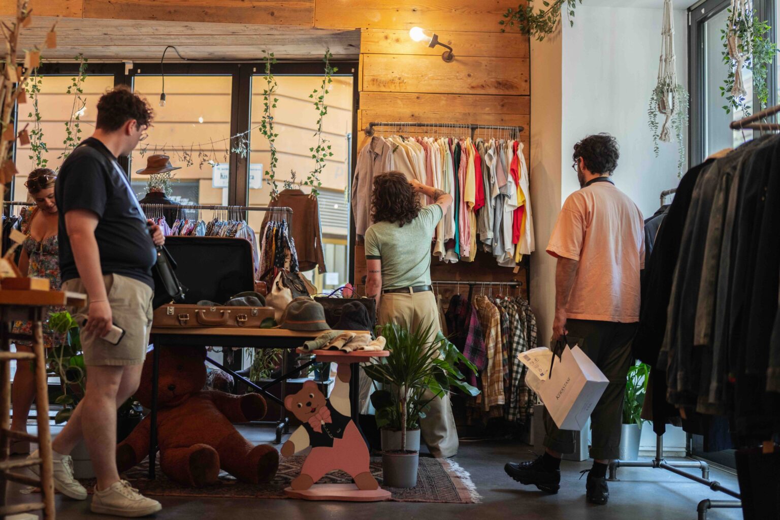 The 21 Best Second-Hand Shops and Vintage Shops in Budapest for ...